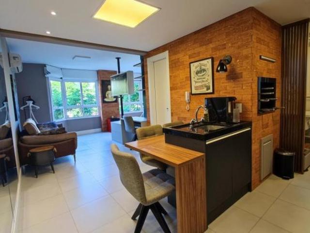 Apartamento no Centro Histórico de Porto Alegre Mobiliado