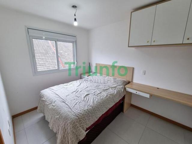 Apartamento no CIC com churrasqueira, armários planejados e condomínio clube com portaria 24h