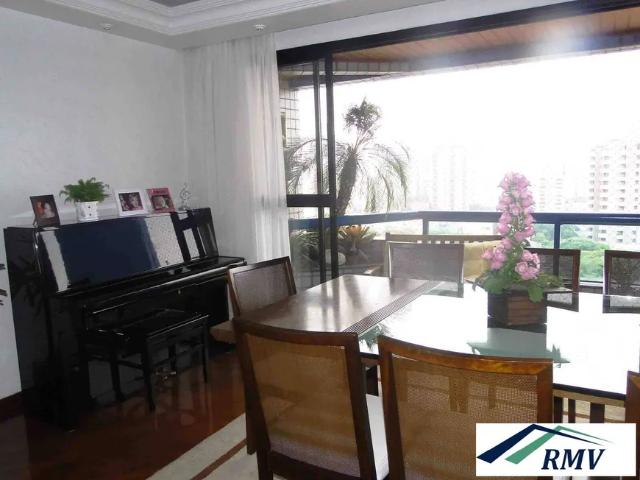Apartamento no Condomínio Edifício Ligia Building, Centro