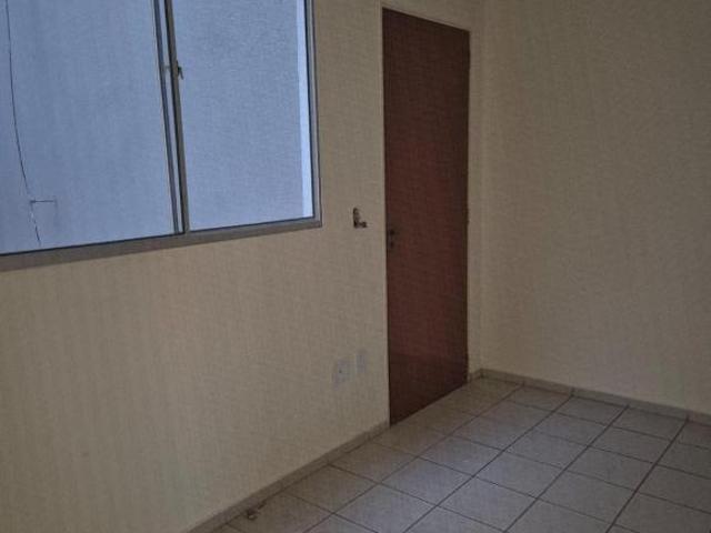 Apartamento no Condomínio Champagnat por R$ 200.000,00