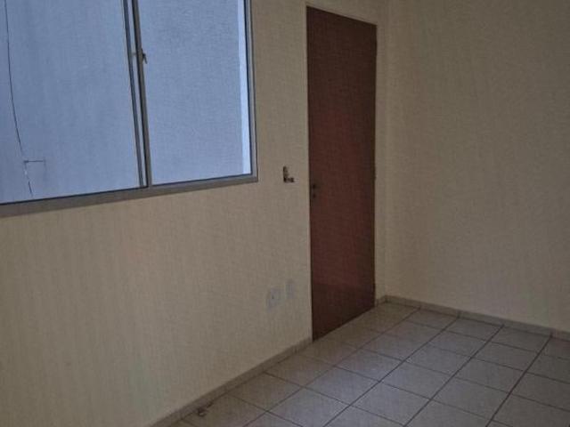 Apartamento no Condomínio Champagnat por R$ 200.000,00