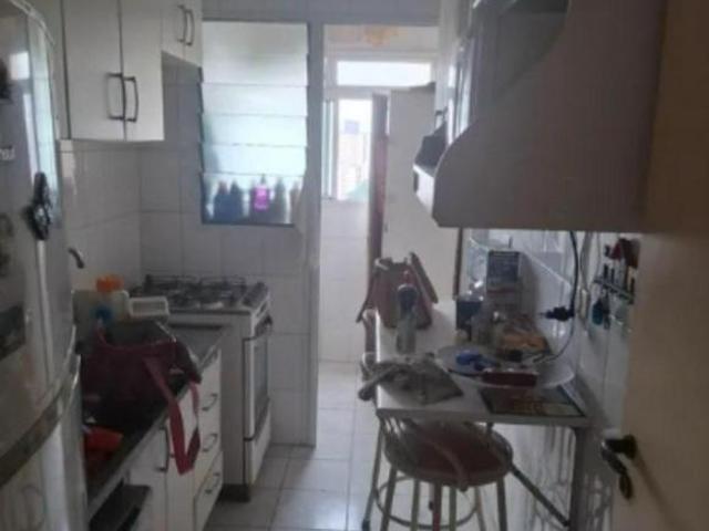 Apartamento no Condomínio Edifício Estoril Tropical na Vila Gumercindo com 62m²
