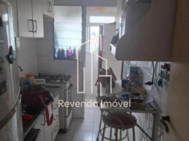 Apartamento no Condomínio Edifício Estoril Tropical na Vila Gumercindo com 62m²