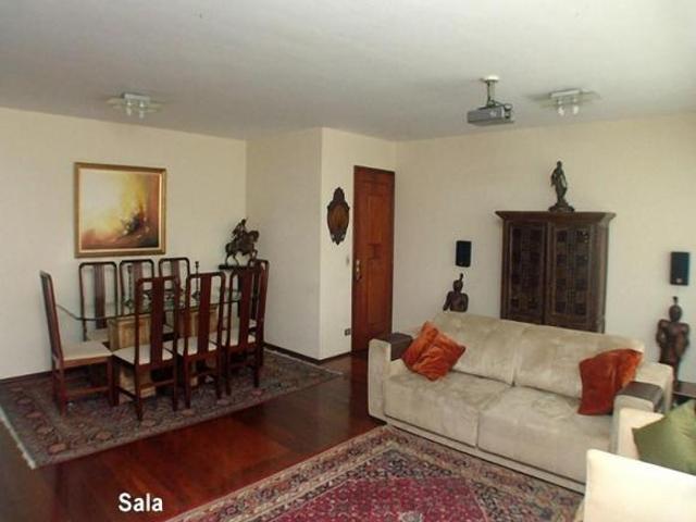 Apartamento no Condomínio Edifício Paineiras Morumbi no Real Parque com 4 dormitórios