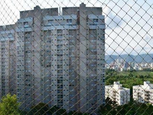 Apartamento no Condomínio Penhasco Cinco Estrelas na Praia da Enseada
