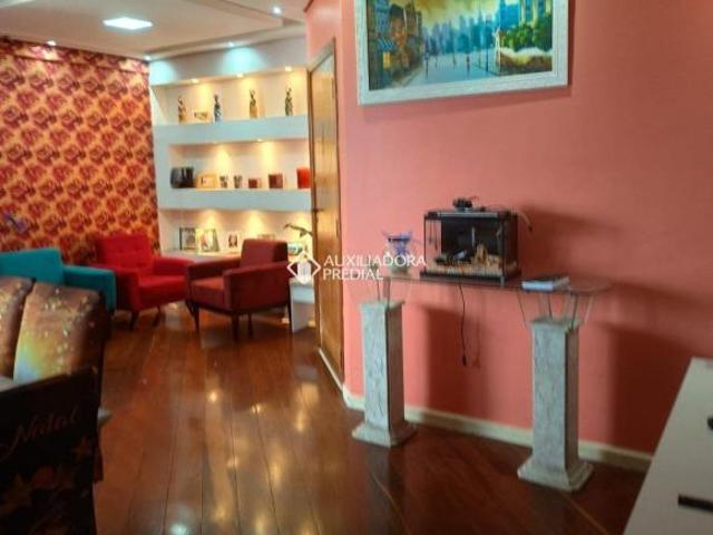 Apartamento no condomínio Royal Towers, em Baeta Neves