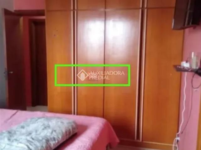 Apartamento no condomínio Royal Towers, em Baeta Neves