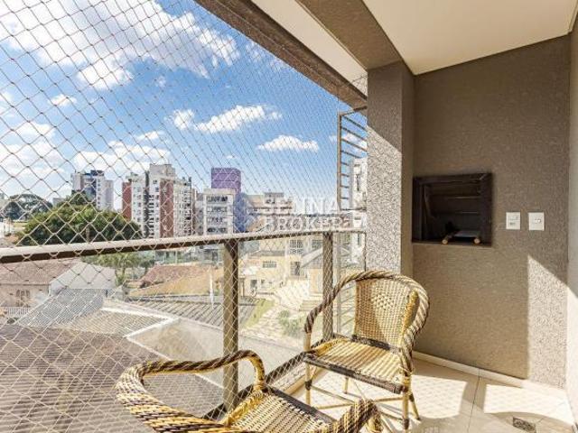Apartamento no coração do Portão — sol, vista livre e a comodidade que você procura!