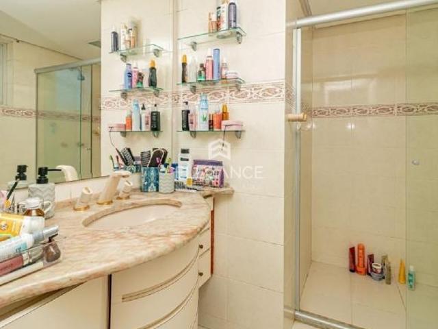 Apartamento no coração de Porto Alegre, Moinhos de Vento: 3 quartos, 1 suíte, 4 banheiros, 2 vagas d