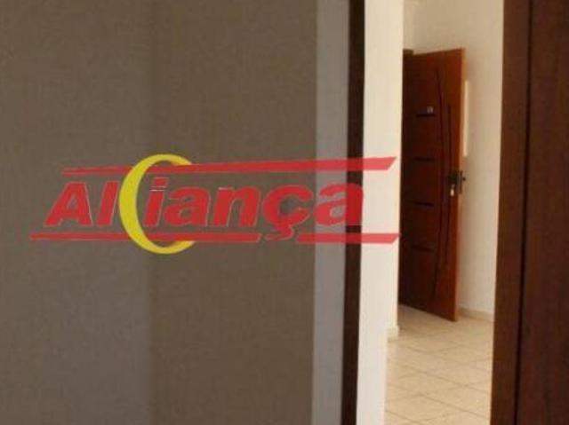 APARTAMENTO NO CNTRO, PROXIMO A UNINOVE COM SACADA E ELEVADOR!
