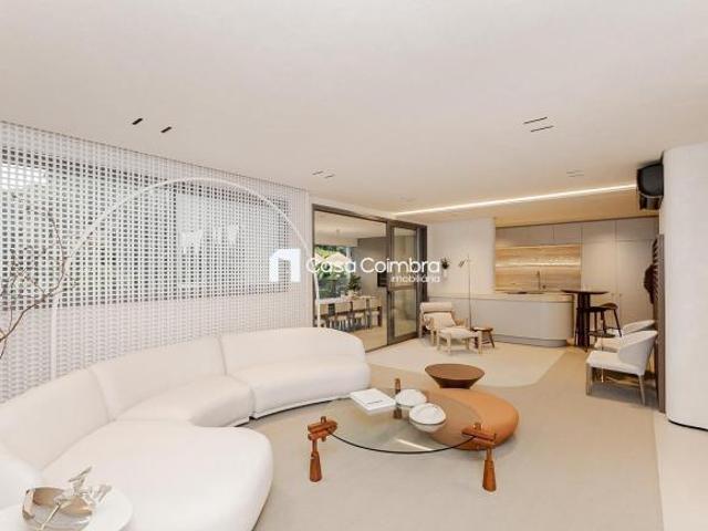 Apartamento no Ecoville com 3 suítes e varanda com