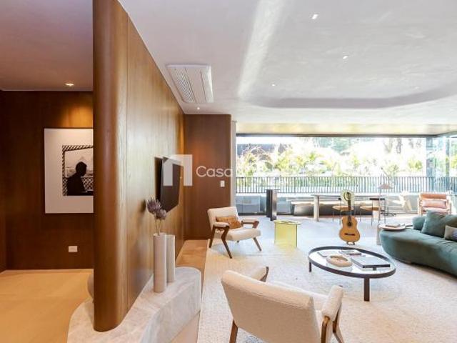 Apartamento no Ecoville com 3 suítes e elevador pr