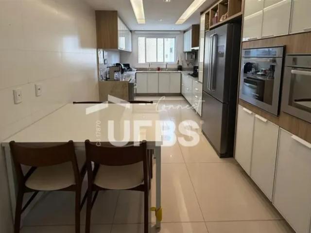 Apartamento no Ed Boulevard des Roses com 306 m²