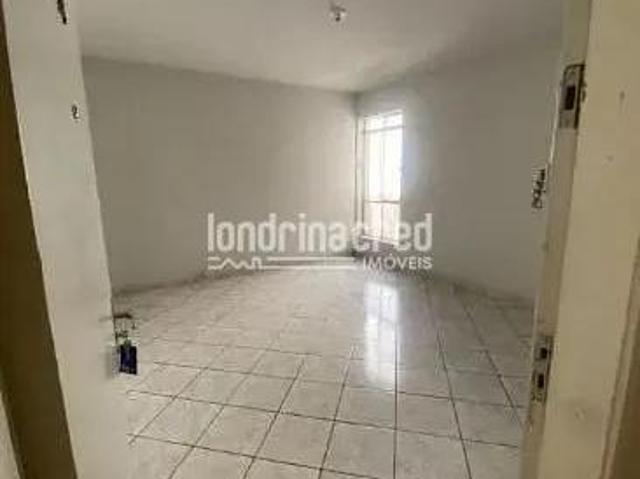 Apartamento no Ed. Canadá no centro de Londrina Dormitórios: 02. Banheiros: 01. Sala. Cozinha. Área