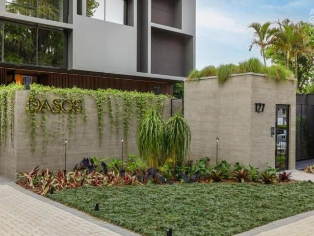 Apartamento no Ed. Dasos, 03 Suítes, todo mobiliado com móveis GAVA, Centro Cívico, Curitiba