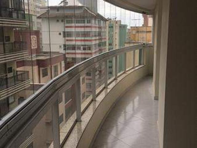 Apartamento no Edifício Villagio Di Veneza Aluguel Temporada 3 Dormitórios sendo 1 suíte Ampla Sacada na Quadra do Mar na rua 1700 2