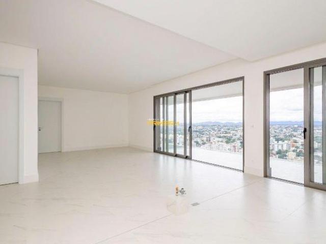 Apartamento no Edifício Vitra com 3 suítes andar alto e vista para serra do mar