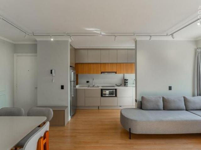 Apartamento no Edifício Afrodite, 02 Quartos, 01 Vaga, Água Verde, Curitiba