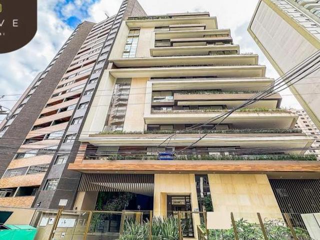 Apartamento no Edifício Carmem, mobiliado, luxuoso, com 03 suítes, 04 vagas no Água Verde!