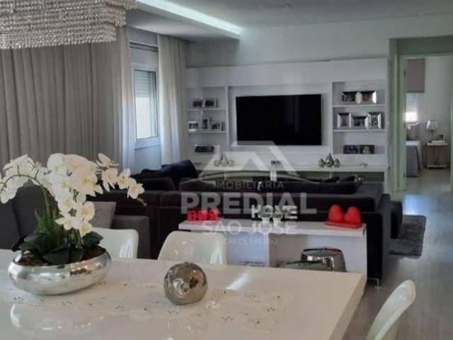 Apartamento no Edifício Celebrity com 3 suítes e 3 vagas de garagem