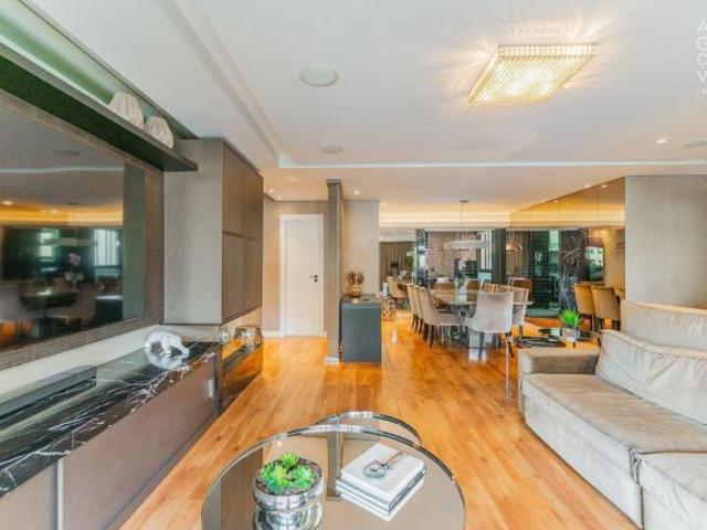 Apartamento no Edifício GranVille, 03 Suítes, 02 Vagas, Churrasqueira, Batel, Curitiba