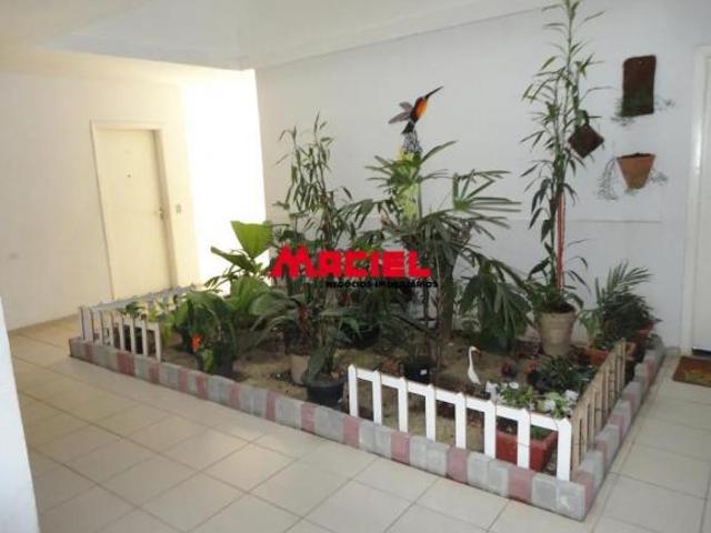 APARTAMENTO NO EDIFICIO MANTIQUEIRA