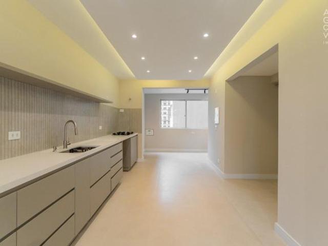 Apartamento no Edifício Paranoá, 03 Quartos, 01 Vaga, Andar Alto, Centro, Curitiba