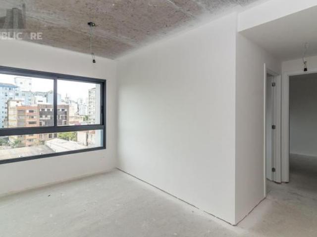 Apartamento no Go Cidade Baixa de 2 dormitórios vaga e infra DESOCUPADO