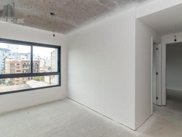 Apartamento no Go Cidade Baixa de 2 dormitórios vaga e infra DESOCUPADO