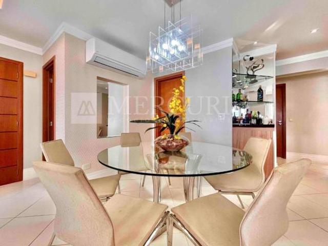 Apartamento no Guarujá, Astúrias, Decorado com Varanda Gourmet e Vista para o Mar Mercuri Imóveis
