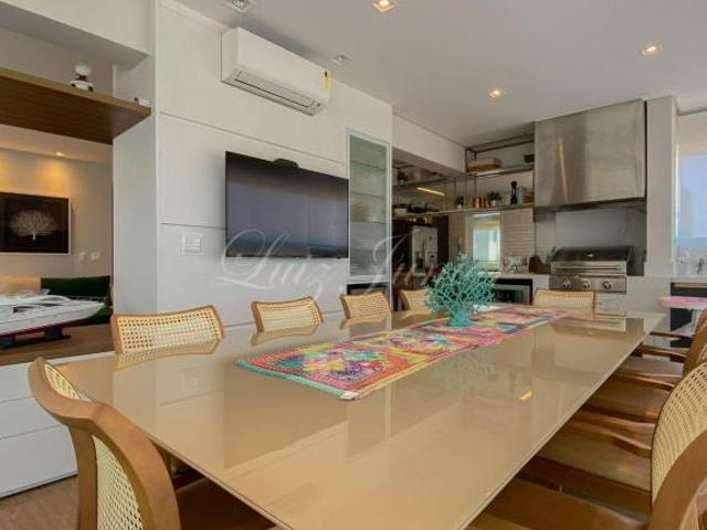 Apartamento no Guarujá, Enseada, 3 Quartos e Sala Integrada com Varanda Mercuri Imóveis Imobiliá