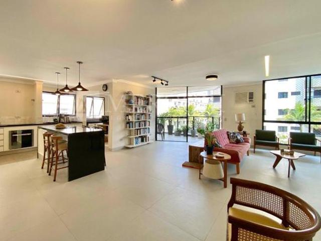Apartamento no Guarujá, Enseada, 3 Quartos, Sala para 2 Ambientes e Sacada Mercuri Imóveis Imobi