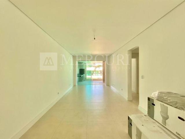 Apartamento no Guarujá, Enseada, 3 Quartos Sendo 2 Suítes, Sala para 2 Ambientes e Varanda Goumert