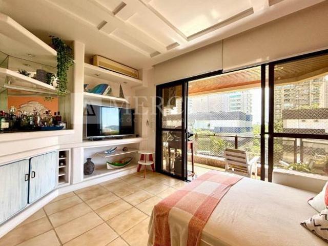 Apartamento no Guarujá, Enseada, 3 Suítes, Sacada com Vista Livre e Prédio com Lazer Mercuri Imóve
