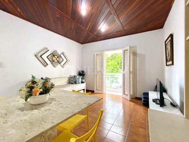 Apartamento no Guarujá, Enseada, 1 Quarto, Sala para 2 Ambientes e Sacada com Vista para o Mar Mer