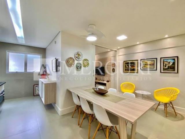 Apartamento no Guarujá, Enseada, 1 Quarto, Sendo Suíte e Sacada com Vista Urbana Mercuri Imóveis