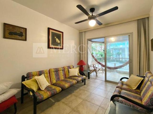 Apartamento no Guarujá, Enseada, 2 Quartos, Sala para 2 Ambientes e Sacada Mercuri Imóveis Imobi