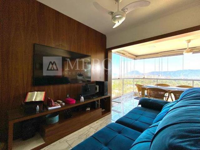 Apartamento no Guarujá, Enseada, 2 Quartos, Sala para 2 Ambientes e Varanda Gourmet e com Vista para