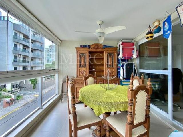 Apartamento no Guarujá, Enseada, 2 Quartos, Sala para 2 Ambientes e Varanda Gourmet Mercuri Imóvei