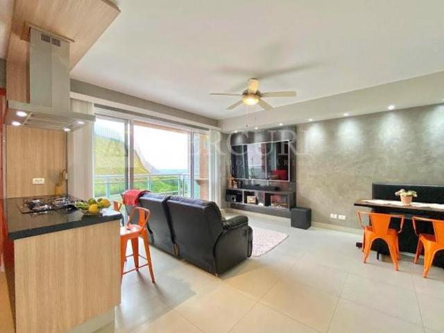 Apartamento no Guarujá, Enseada, 2 Quartos, Sendo Suítes e Sacada Mercuri Imóveis Imobiliária no