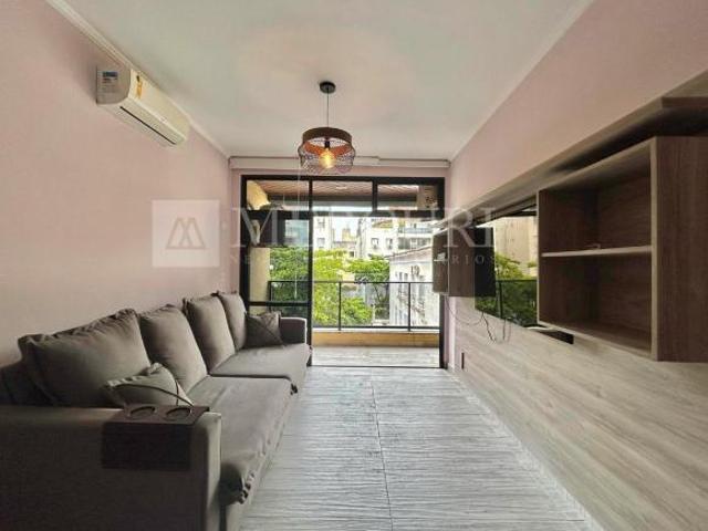 Apartamento no Guarujá, Enseada, 2 Quartos, Sendo 1 Suíte e Sacada Mercuri Imóveis Imobiliária n