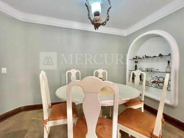 Apartamento no Guarujá, Enseada, 2 Quartos, Sendo 1 Suíte e Sacada Mercuri Imóveis Imobiliária n