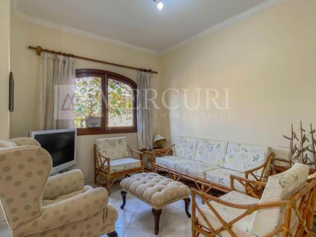 Apartamento no Guarujá, Enseada, 2 Quartos, Sendo 1 Suíte e Sacada Mercuri Imóveis Imobiliária n
