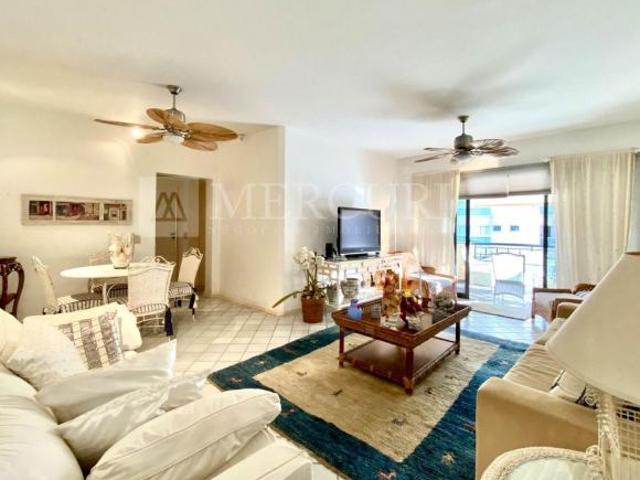 Apartamento no Guarujá, Enseada, 2 Quartos, Sendo 1 Suíte e Sacada Mercuri Imóveis Imobiliária n