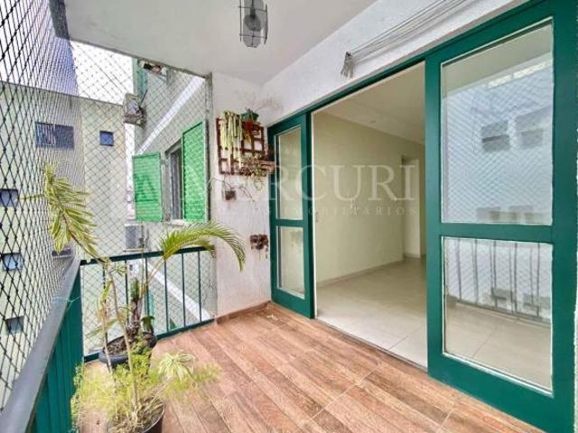 Apartamento no Guarujá, Enseada, 2 Quartos, Sendo 1 Suíte e Sacada Mercuri Imóveis Imobiliária n