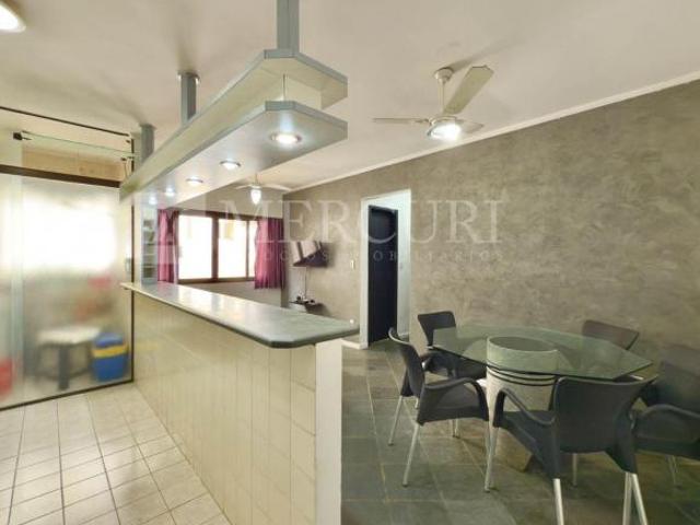Apartamento no Guarujá, Enseada, 2 Quartos, Sendo 1 Suíte, Sacada e Prédio com Lazer Mercuri Imóve