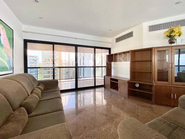 Apartamento no Guarujá, Enseada, 4 Quartos, Sendo Suítes e Sacada Mercuri Imóveis Imobiliária no