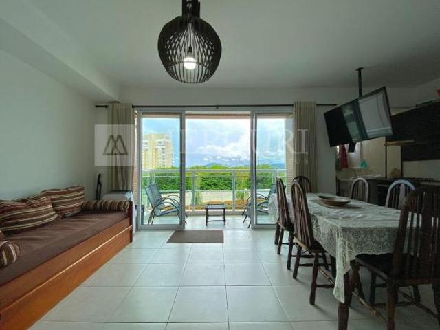 Apartamento no Guarujá, Enseada, com Vista Mar, 2 Quartos, Sendo Suítes e Sacada com Vista para o Ma