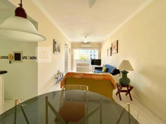 Apartamento no Guarujá, Praia da Enseada, com 2 Quartos e Sacada Mercuri Imóveis Imobiliária no