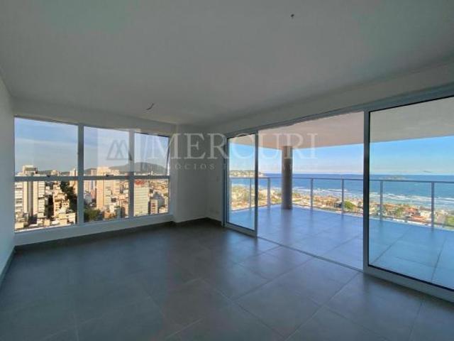 Apartamento no Guarujá, Enseada, Condomínio Beach Club, 3 Quartos, Sendo 1 Suíte e Varanda com Vista